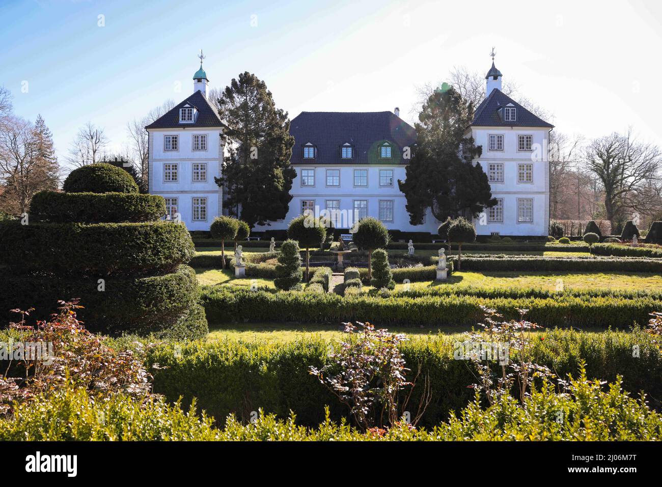 Panker, Germany. 11th Mar, 2022. The manor house with its gardens on ...