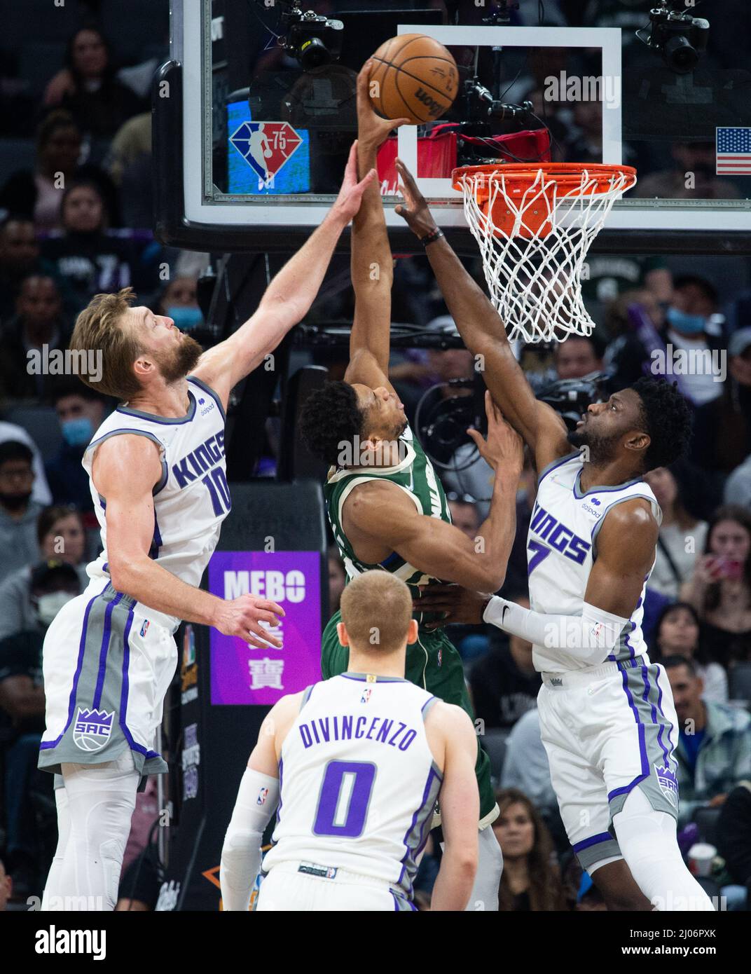 Sacramento, CA, USA. 16th Mar, 2022. Milwaukee Bucks forward Giannis Antetokounmpo (34) scores a ...
