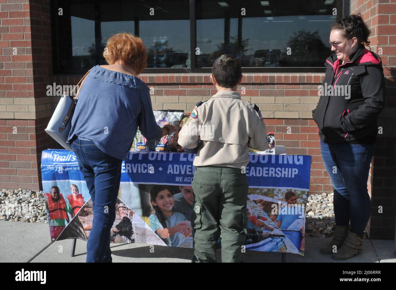 RITZVILLE/WASHINGTON//USA / 05.October 2019 / Boy scout sells pop corn ...