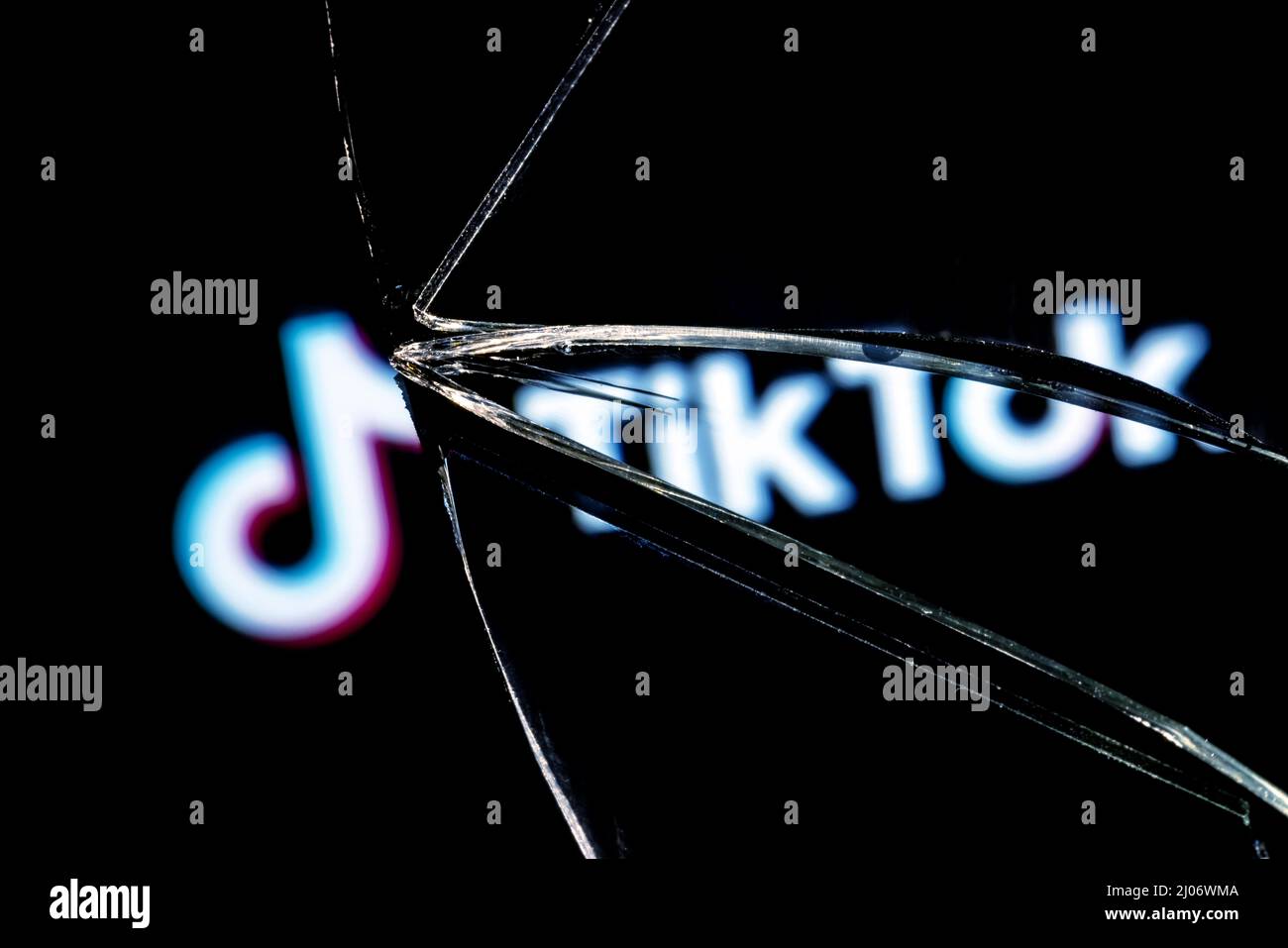 Tik tok logo fractured hi-res stock photography and images - Alamy