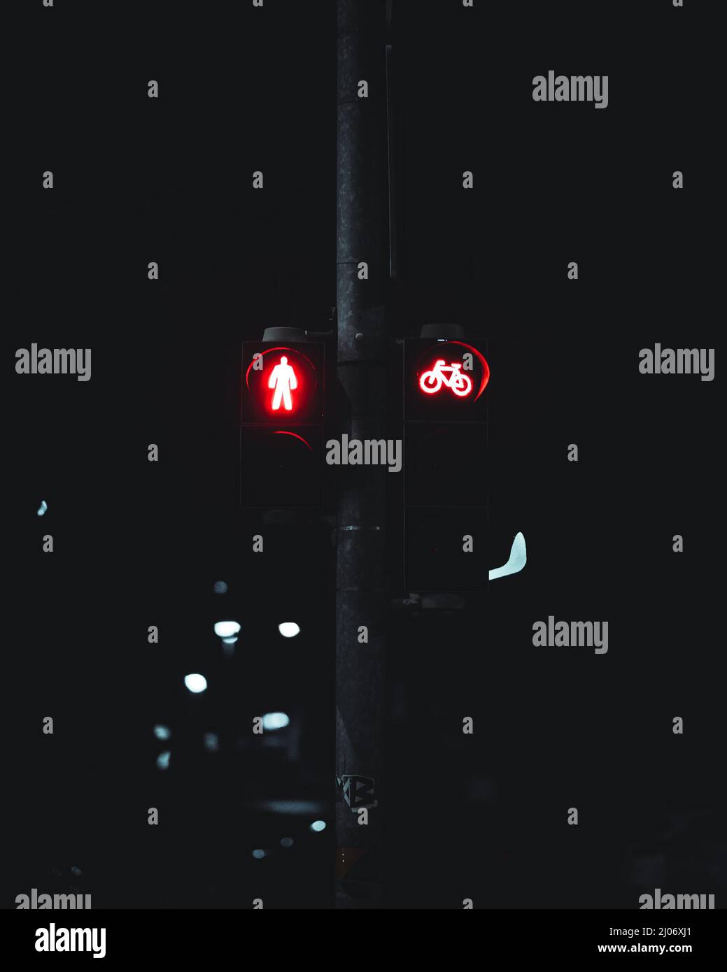 Pedestrian red light in the darkness Stock Photo - Alamy