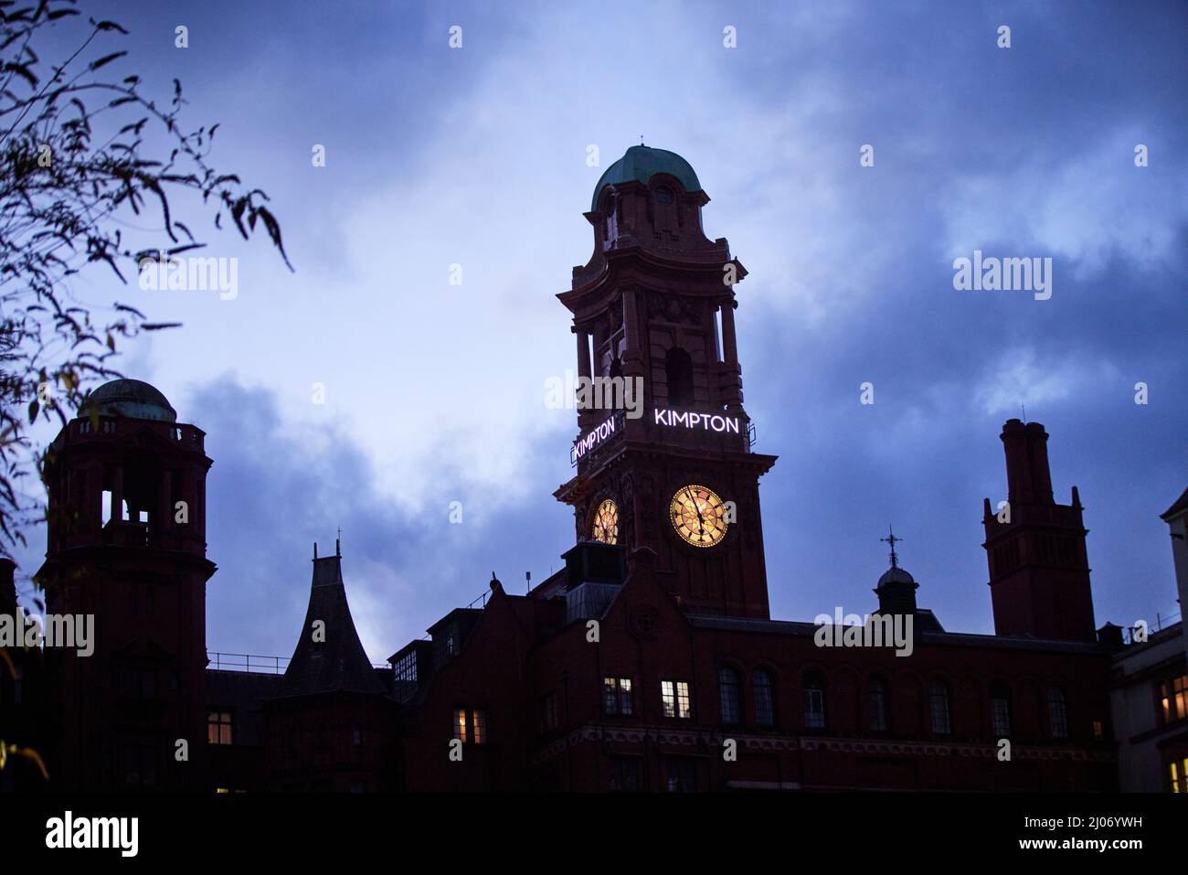 Manchester skyline silhouette hi-res stock photography and images - Alamy