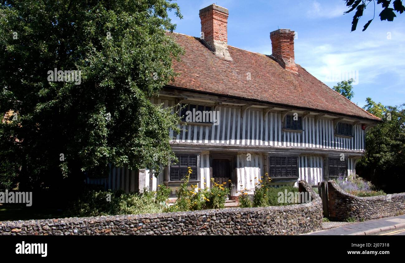 Tudor house hi-res stock photography and images - Alamy