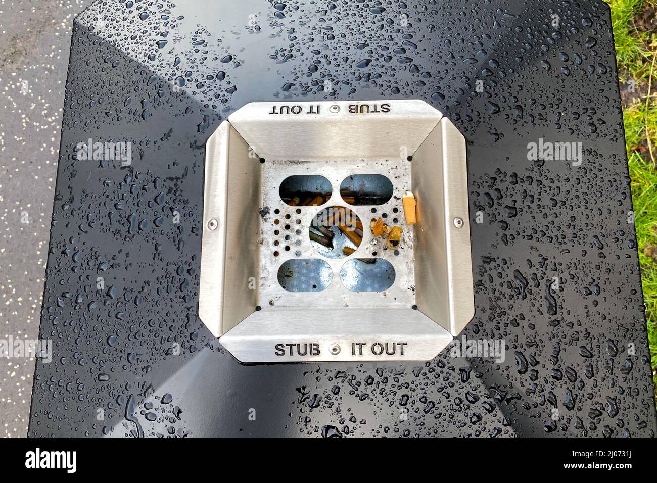 Ashtray that reads Stub it Out on top of a litter bin Stock Photo - Alamy