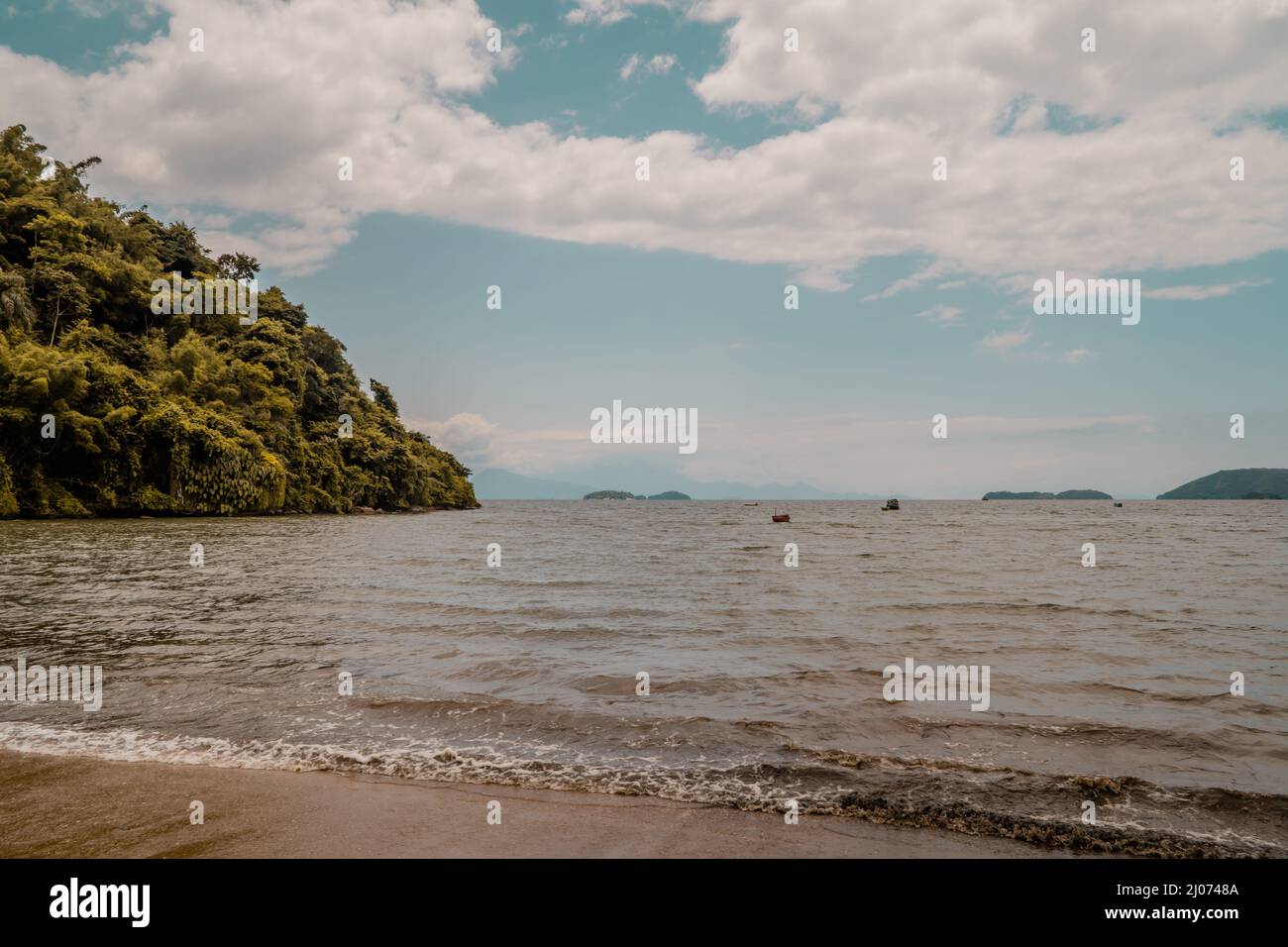 Praia Pontal beach in the city of Paraty, Rio de Janeiro, Brazil Stock ...