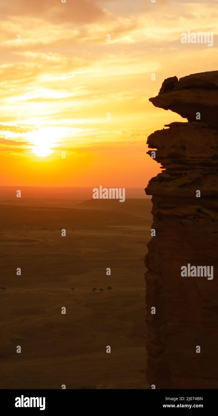 Saudi arabia edge of the world hi-res stock photography and images - Alamy