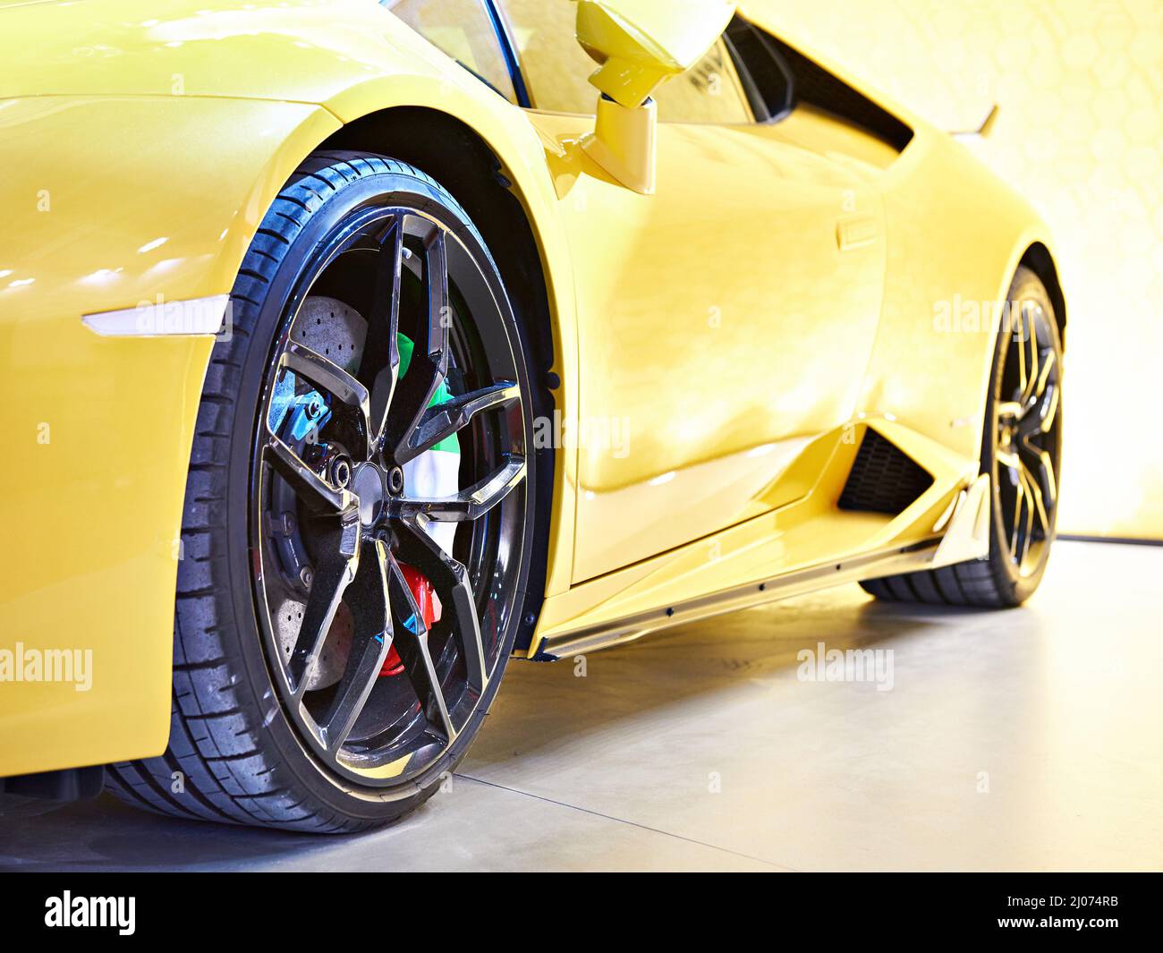 Sports car side view hi-res stock photography and images - Alamy