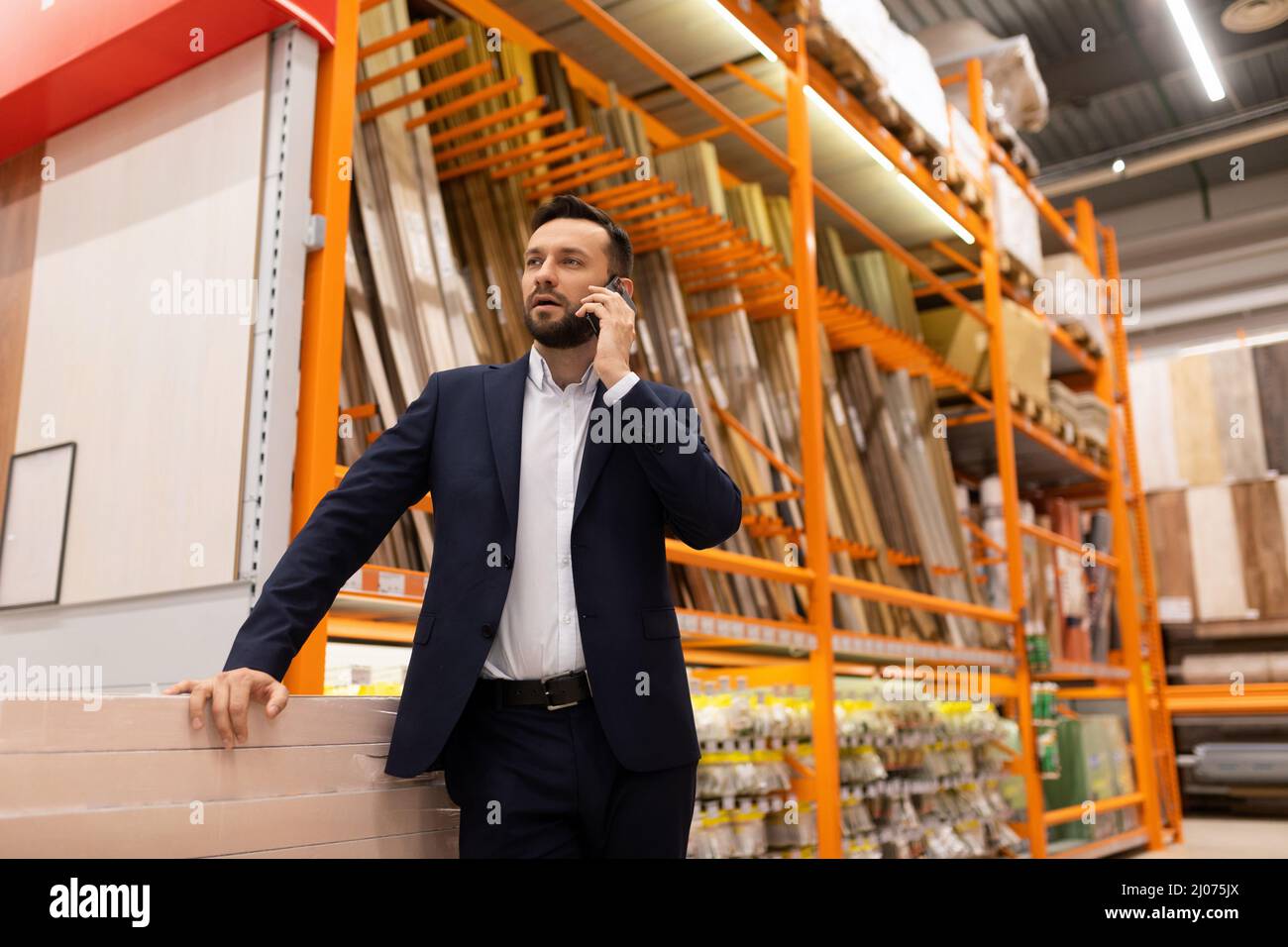 Hardware store assistant hi-res stock photography and images - Alamy