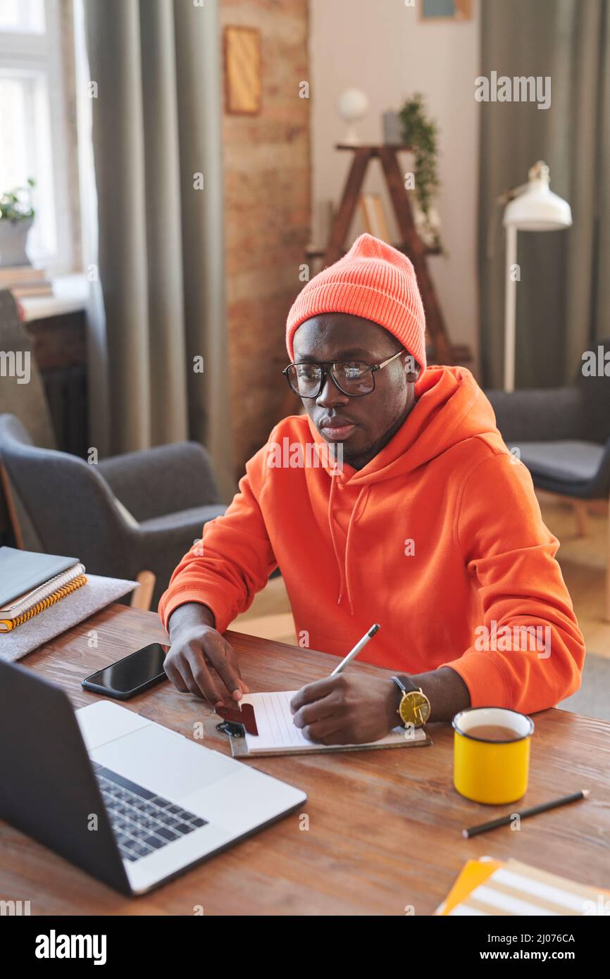 Modern college student hi-res stock photography and images - Alamy