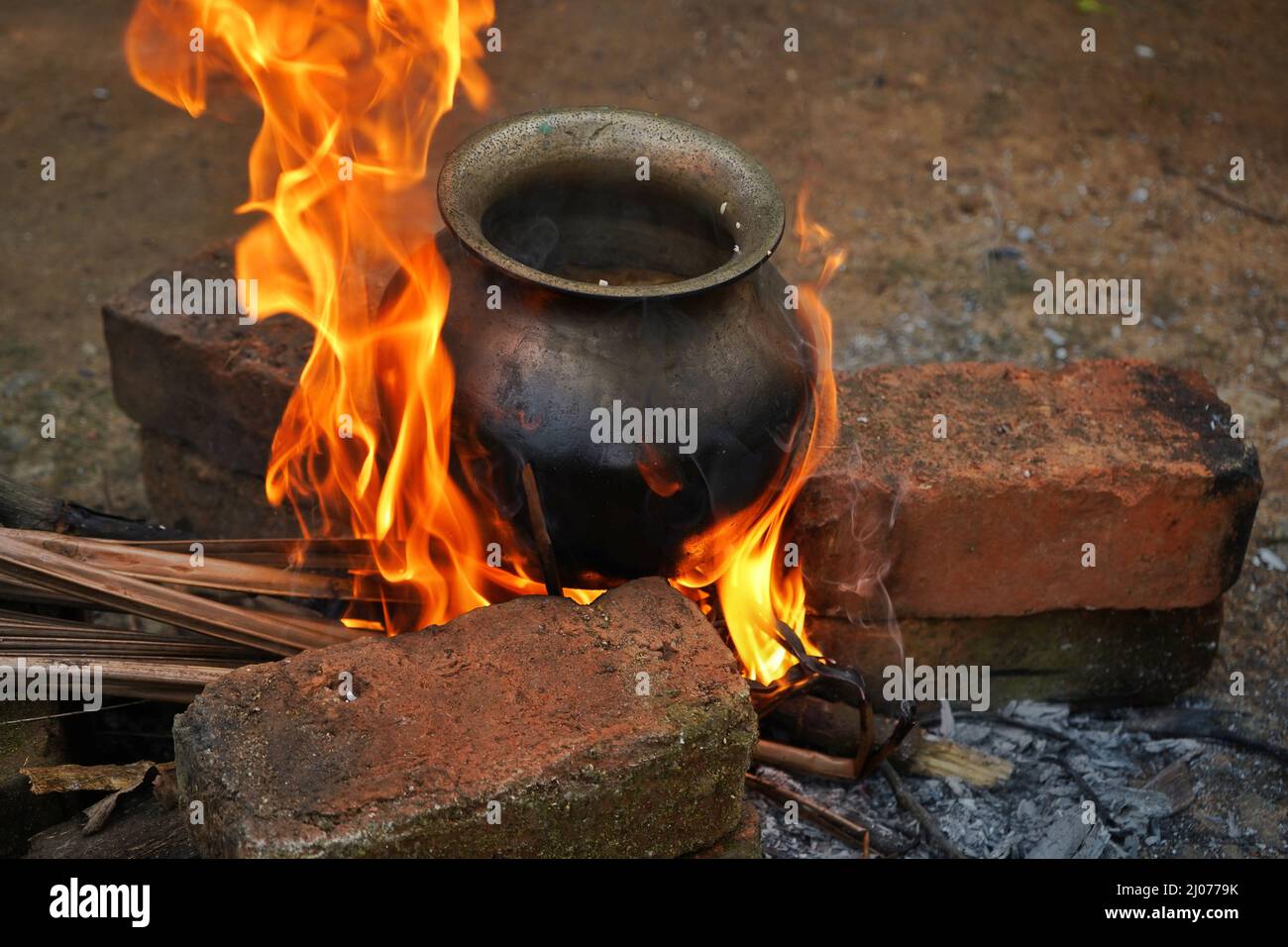 Traditional stove or chulha Stock Photo - Alamy