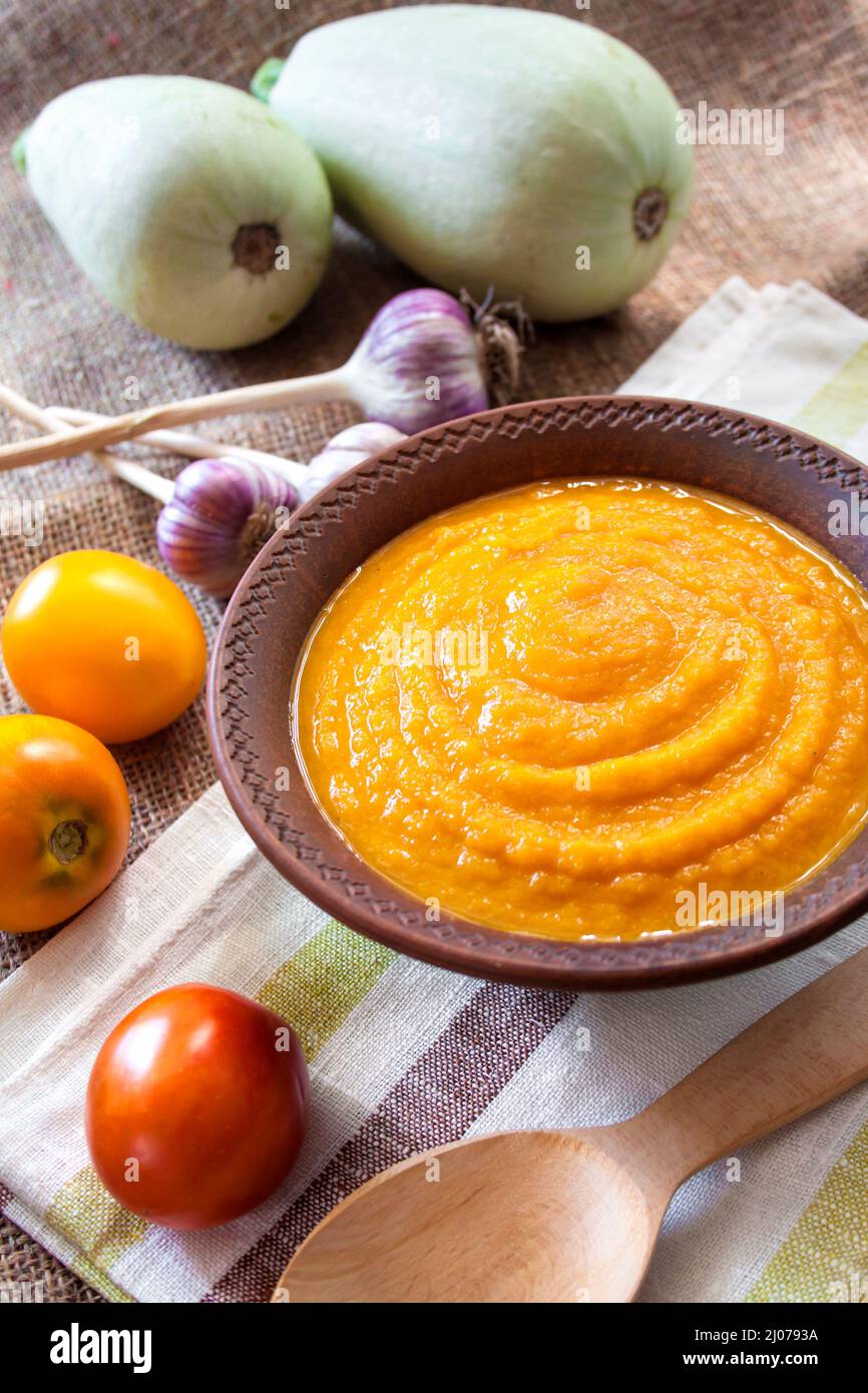 Squash caviar with garlic and tomatoes in a rustic bowl Stock Photo - Alamy