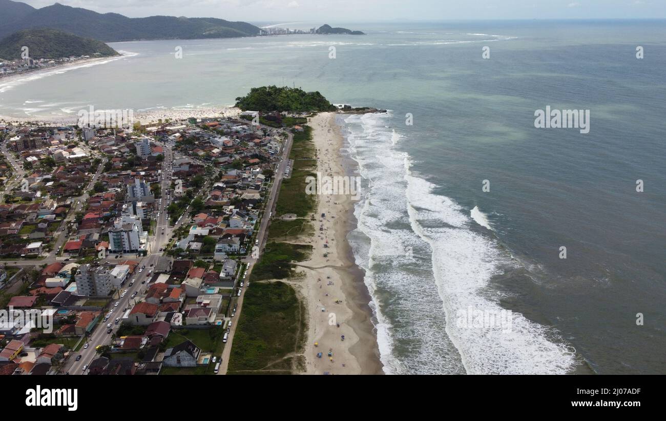 Overhead scene beautiful white sand hi-res stock photography and images ...