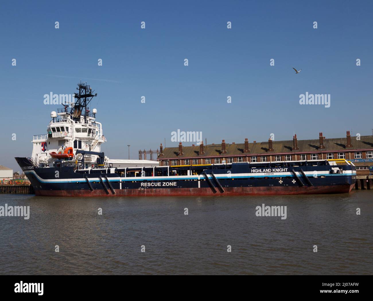 Highland Knight offshore supply tug ship, River Yare quayside, Great ...