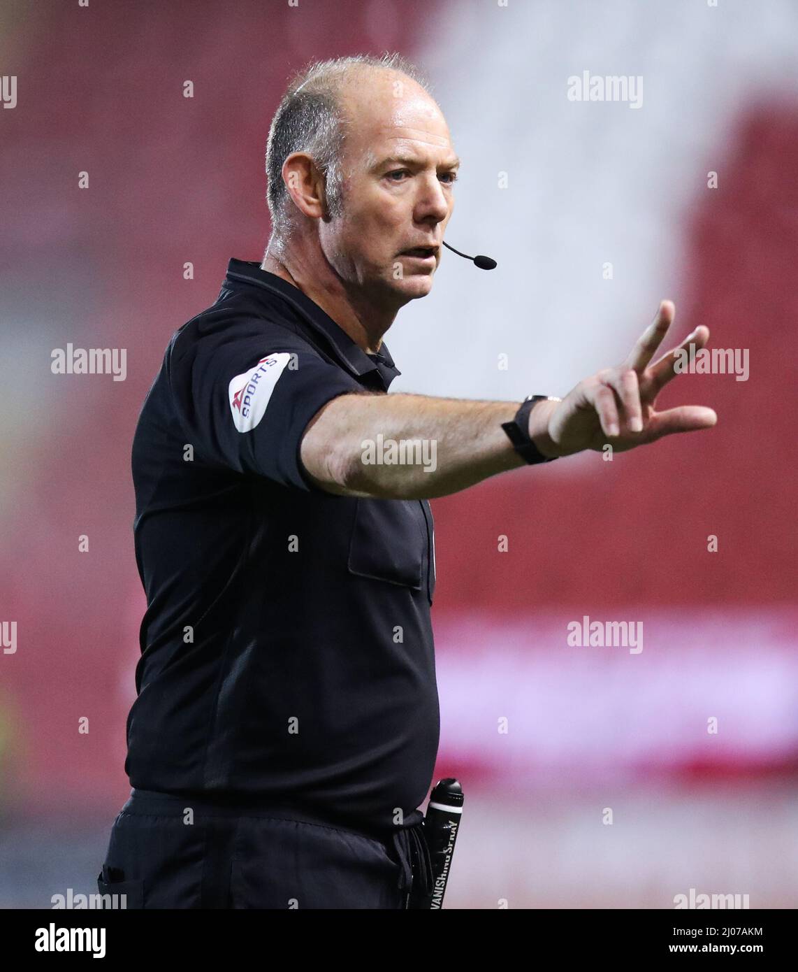 Match referee andy haines hi-res stock photography and images - Alamy