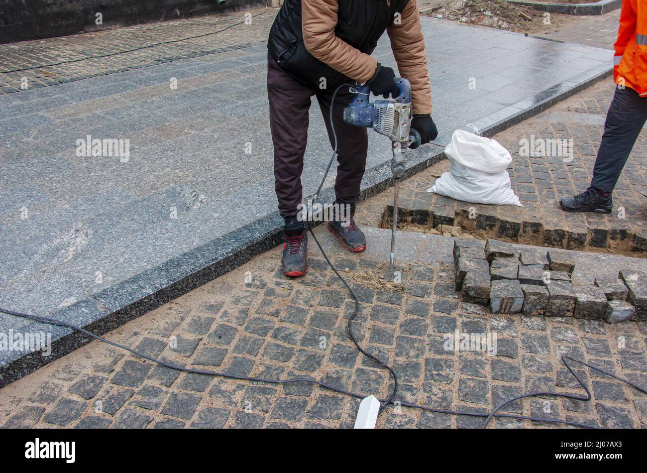 Jackhammer construction worker hi-res stock photography and images - Alamy
