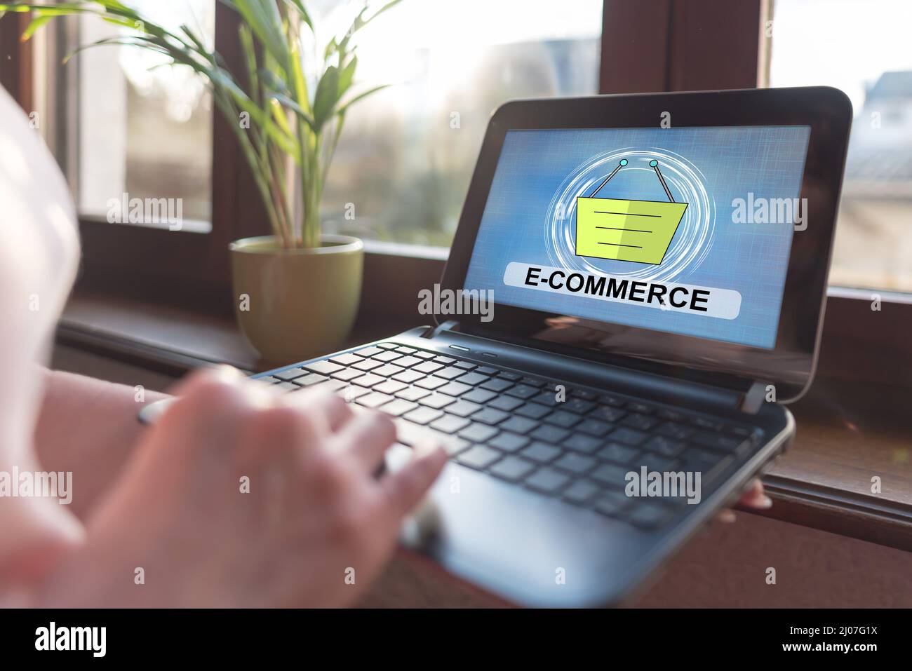 Laptop screen displaying an e-commerce concept Stock Photo - Alamy