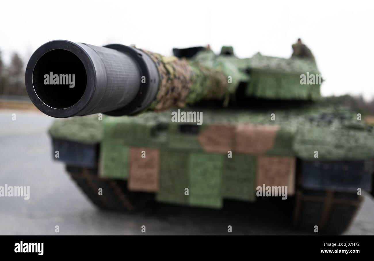 Munster, Germany. 16th Mar, 2022. The muzzle of the gun from the German ...