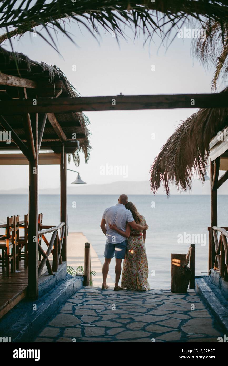 Hugging palm tree hi-res stock photography and images - Alamy