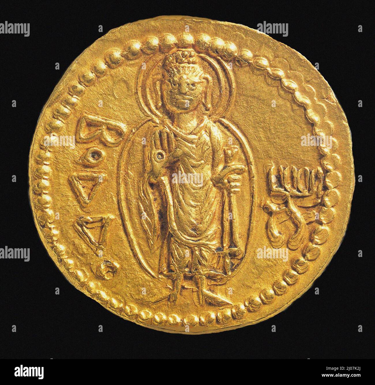Gold Coin, Kushan. Reverse: in Bactrian script Buddha (boddo). Museum ...