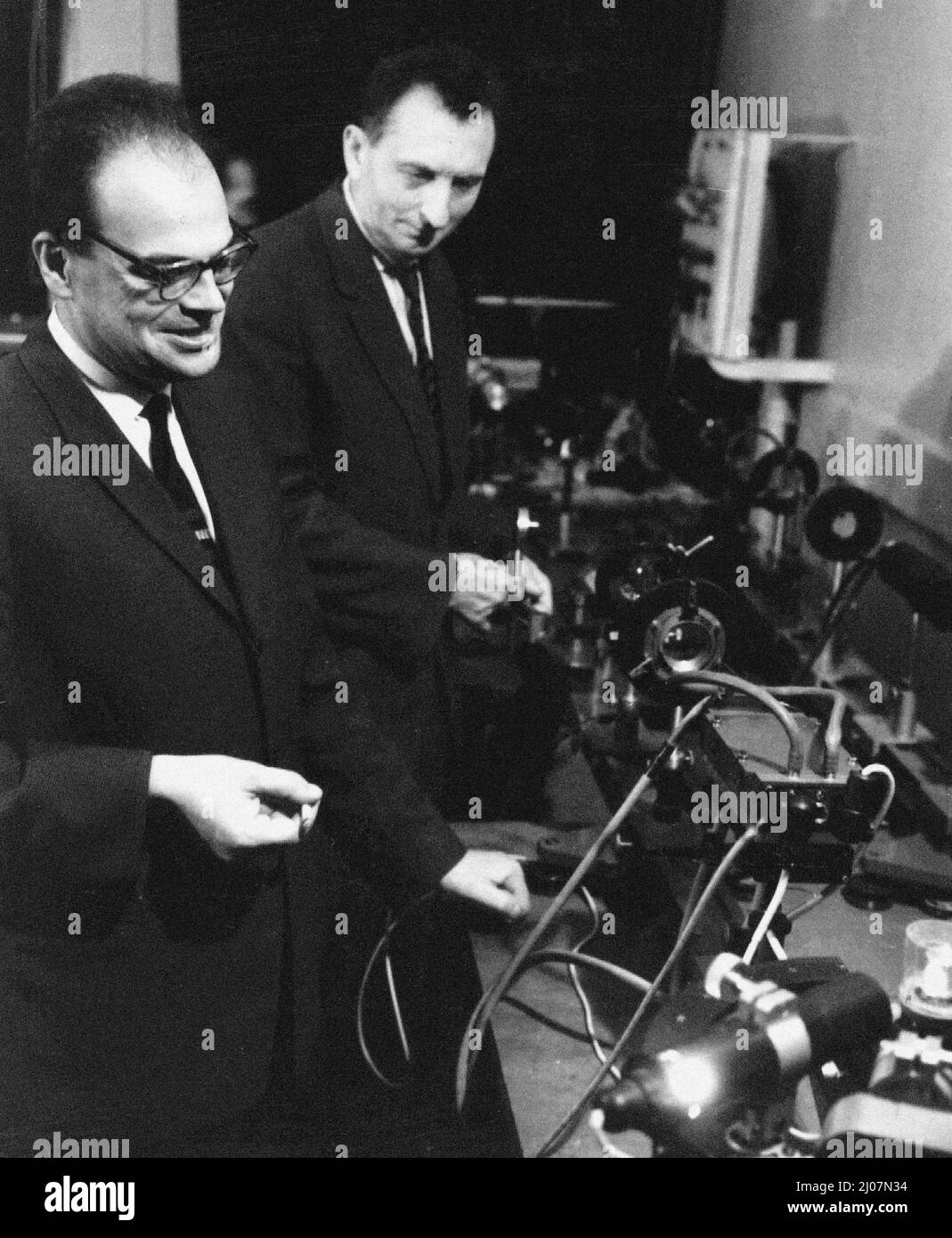 Lasers science invention hi-res stock photography and images - Alamy