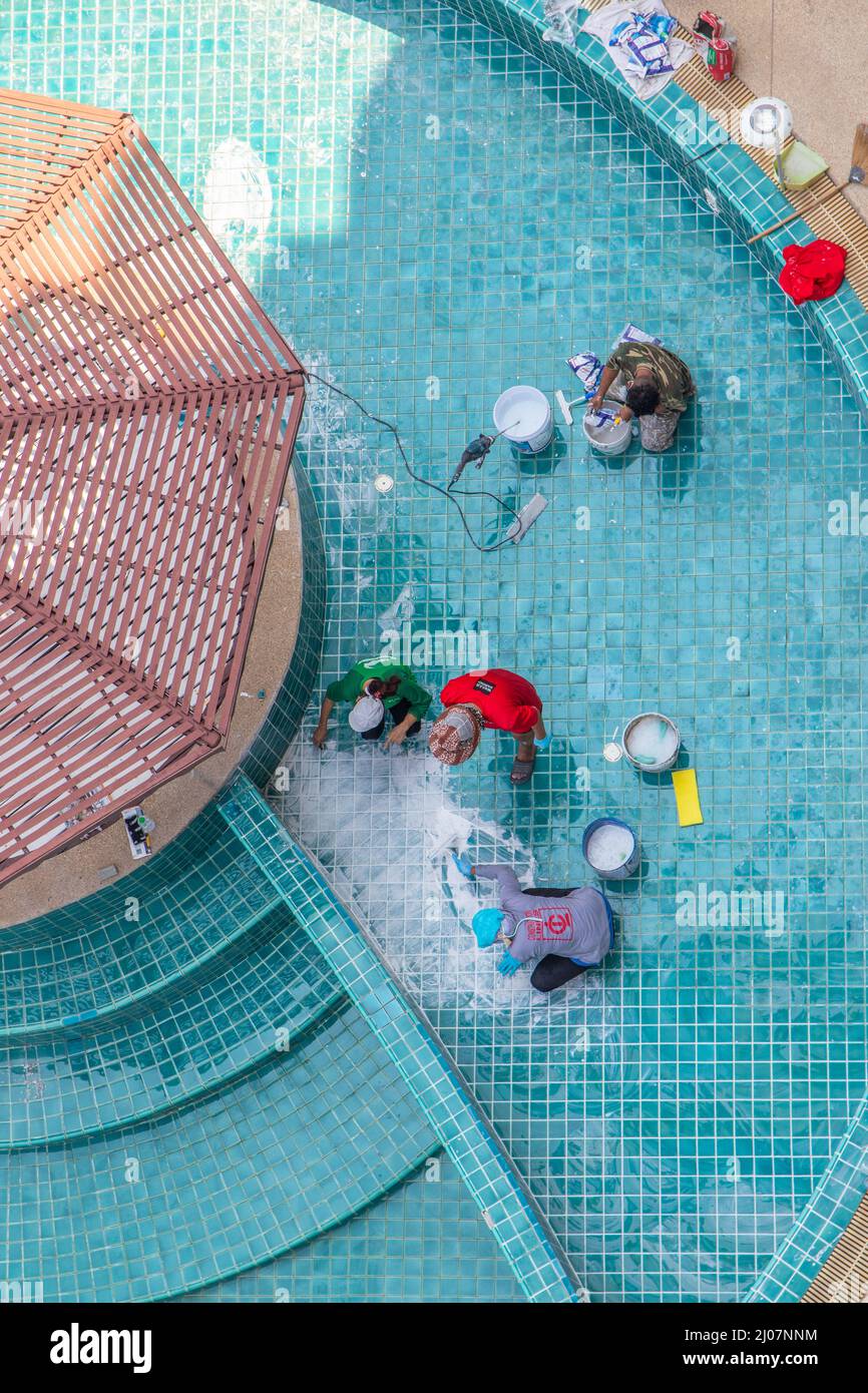 Pool construction workers hi-res stock photography and images - Alamy