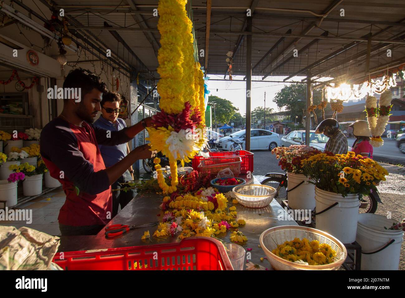 Bagan, Penang, Malaysia - Circa Jun 2017: Florist prepare the flower ...