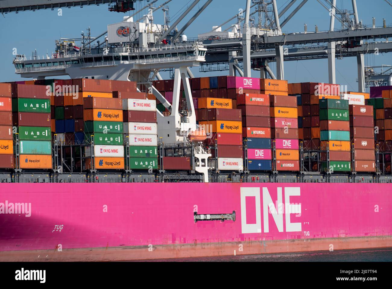 The seaport of Rotterdam, Maasvlakte, Hutchinson ECT Delta Terminal ...