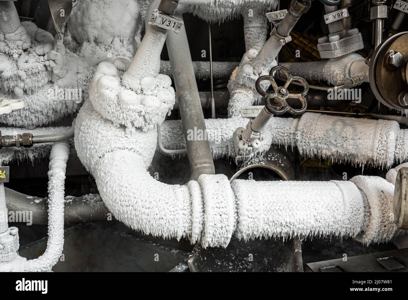 Liquid nitrogen refilling process, chemistry technology background ...