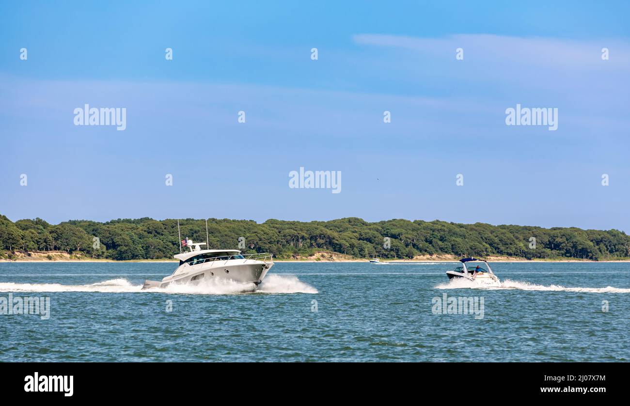 Two boats passing each other hi-res stock photography and images - Alamy