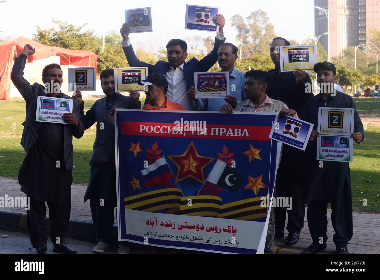 Pakistan, 16/03/2022, Pakistan civil society people supports Russian ...
