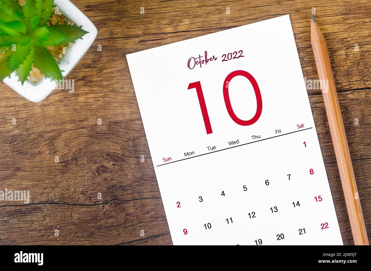 The October 2022 calendar and wooden pencil on wooden background Stock ...