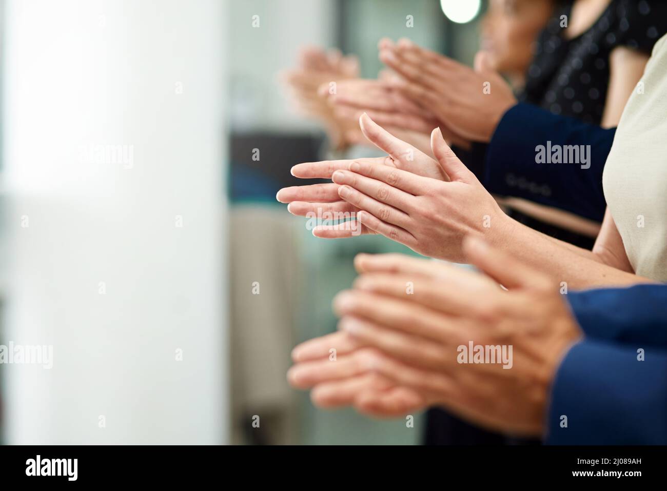 Applause hi-res stock photography and images - Alamy