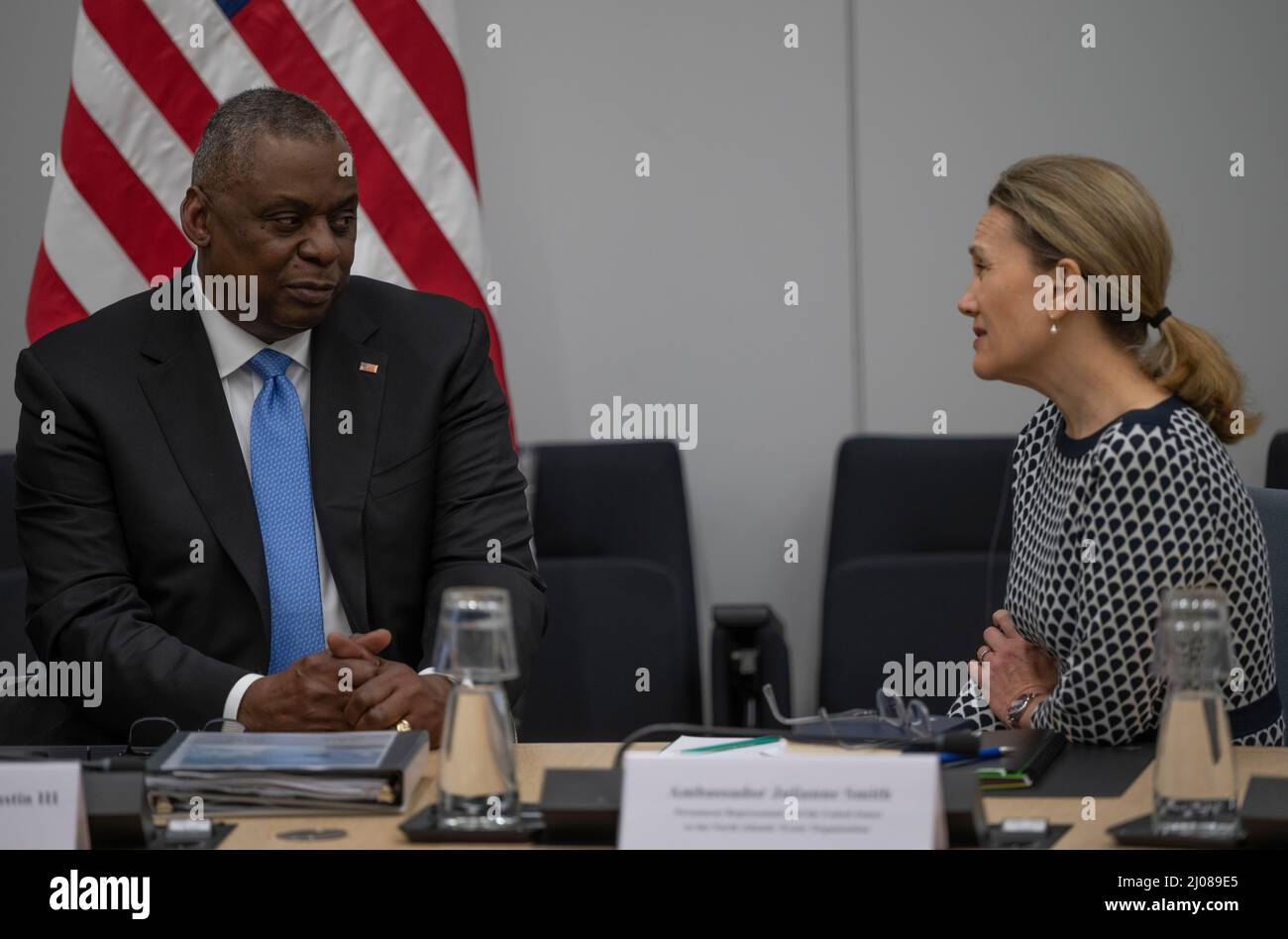 Julianne smith nato hi-res stock photography and images - Alamy