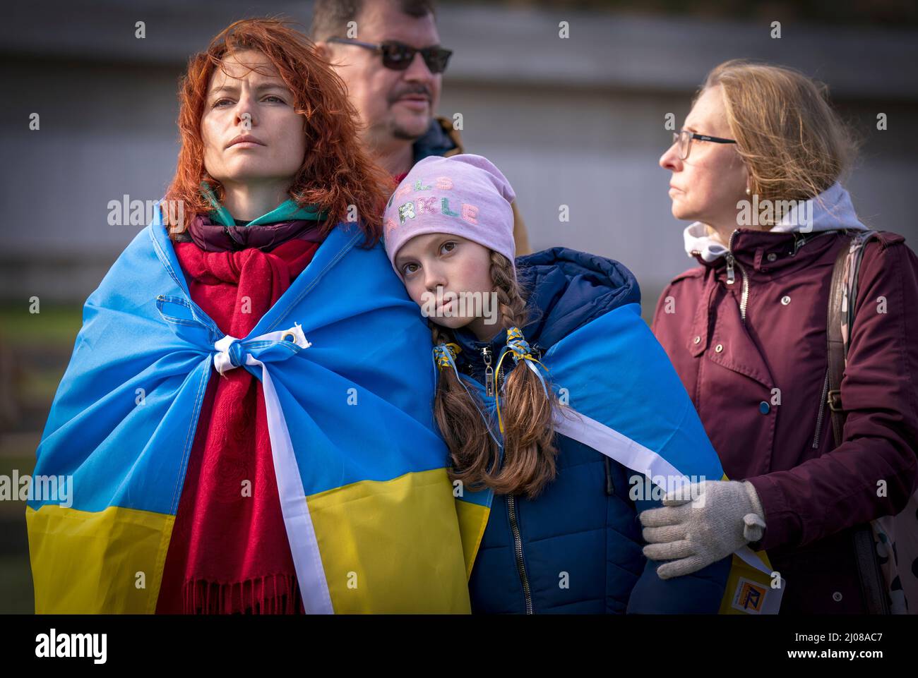 People take part in the Scotland Stands with Ukraine peace rally ...