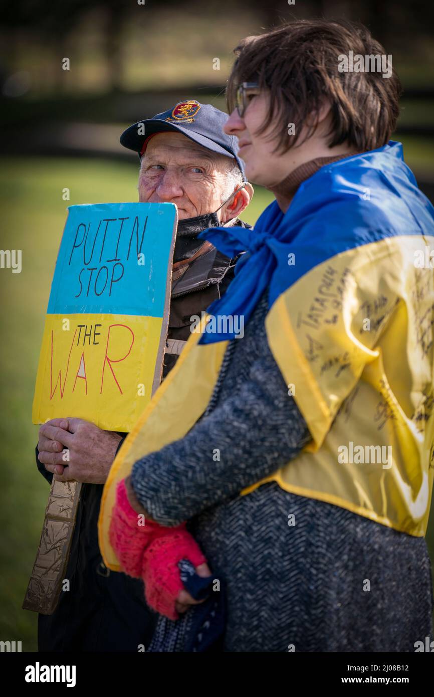 People take part in the Scotland Stands with Ukraine peace rally ...
