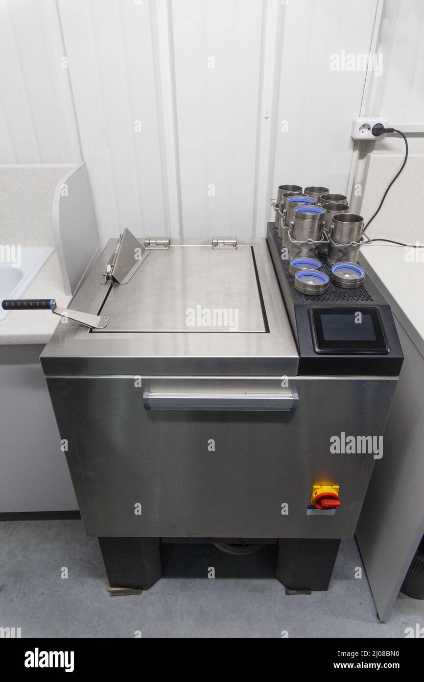 The device for determining the resistance of fabrics to washing tests ...