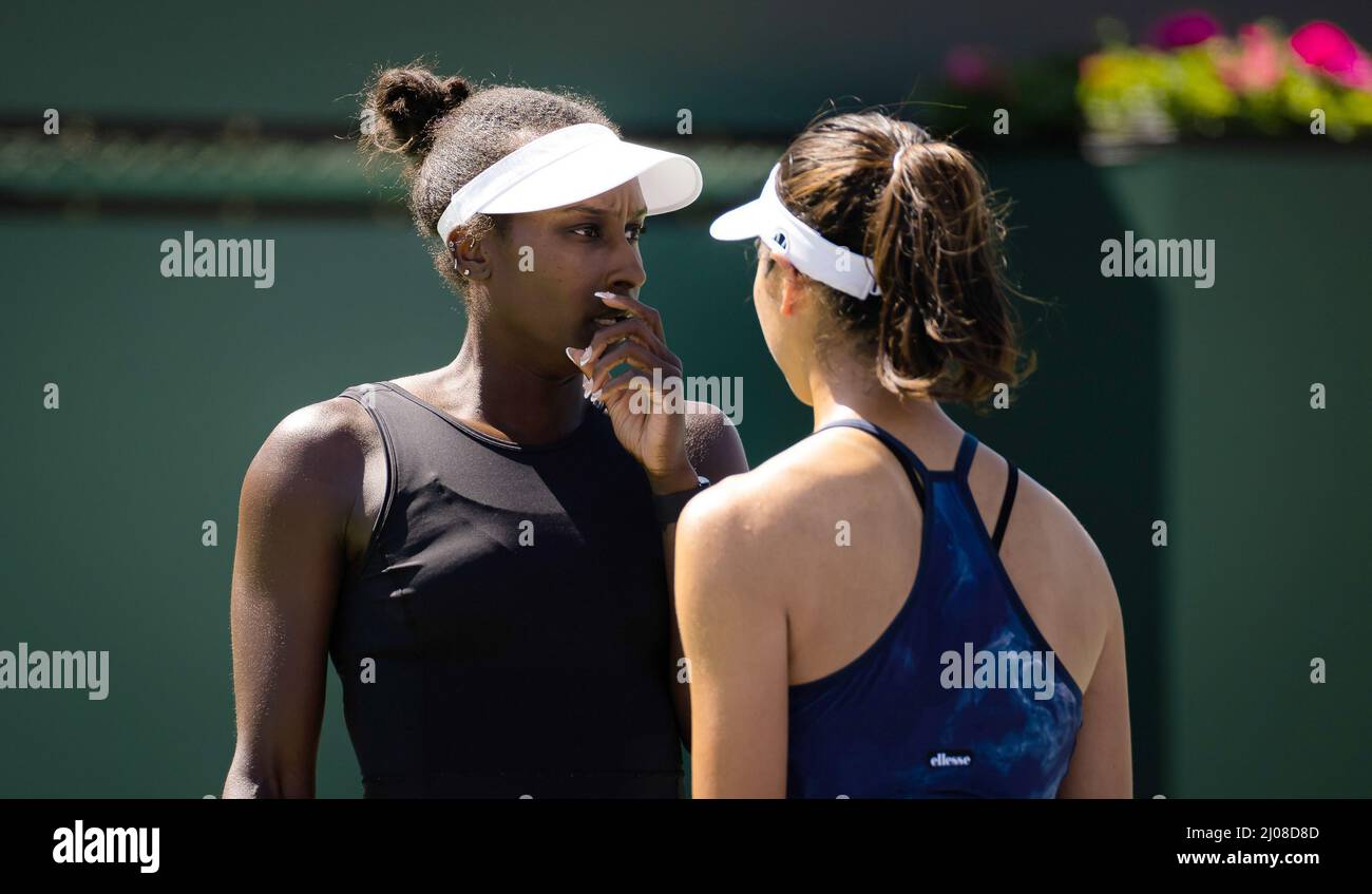 Asia Muhammad of the United States & Ena Shibahara of Japan playing ...