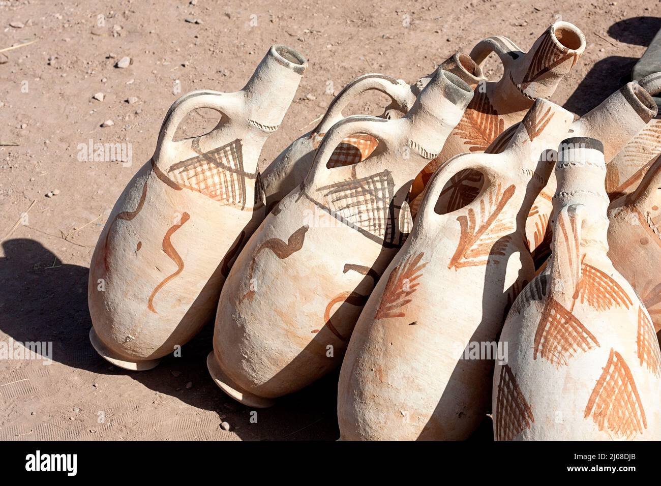 Traditional pottery being sold on a market in Morocco Stock Photo - Alamy