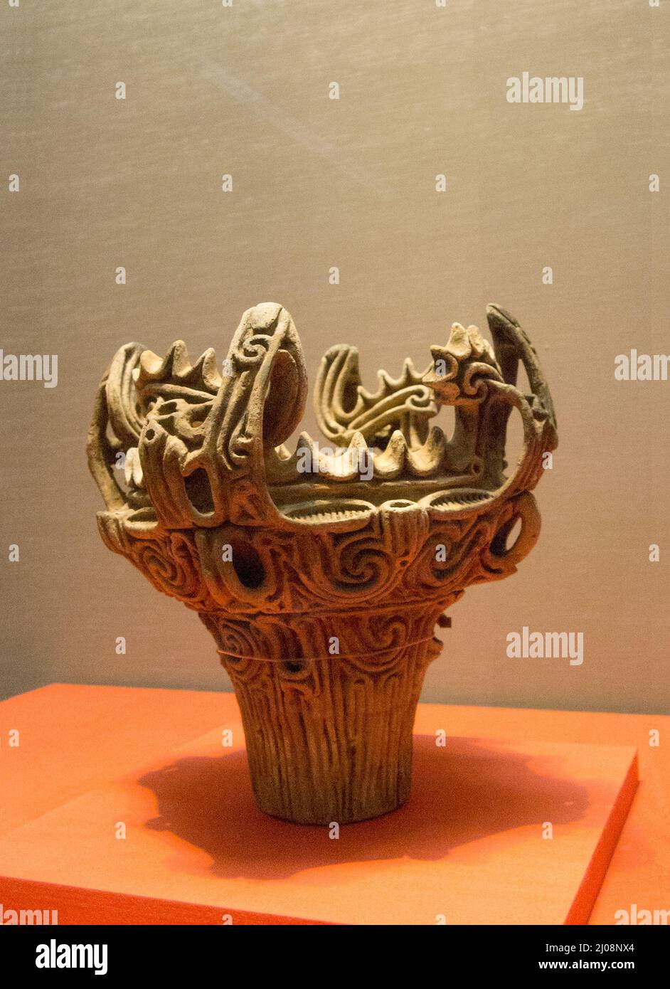 東京国立博物館. Ueno Hakubutsukan. Tokio National Museum. Deep Vessel with a ...