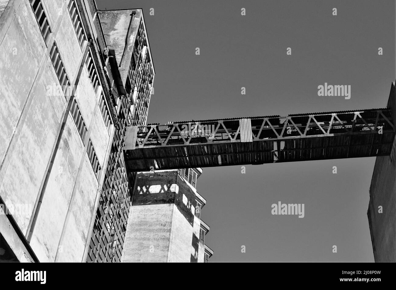 Beautiful view of a bridge connecting two buildings Stock Photo - Alamy