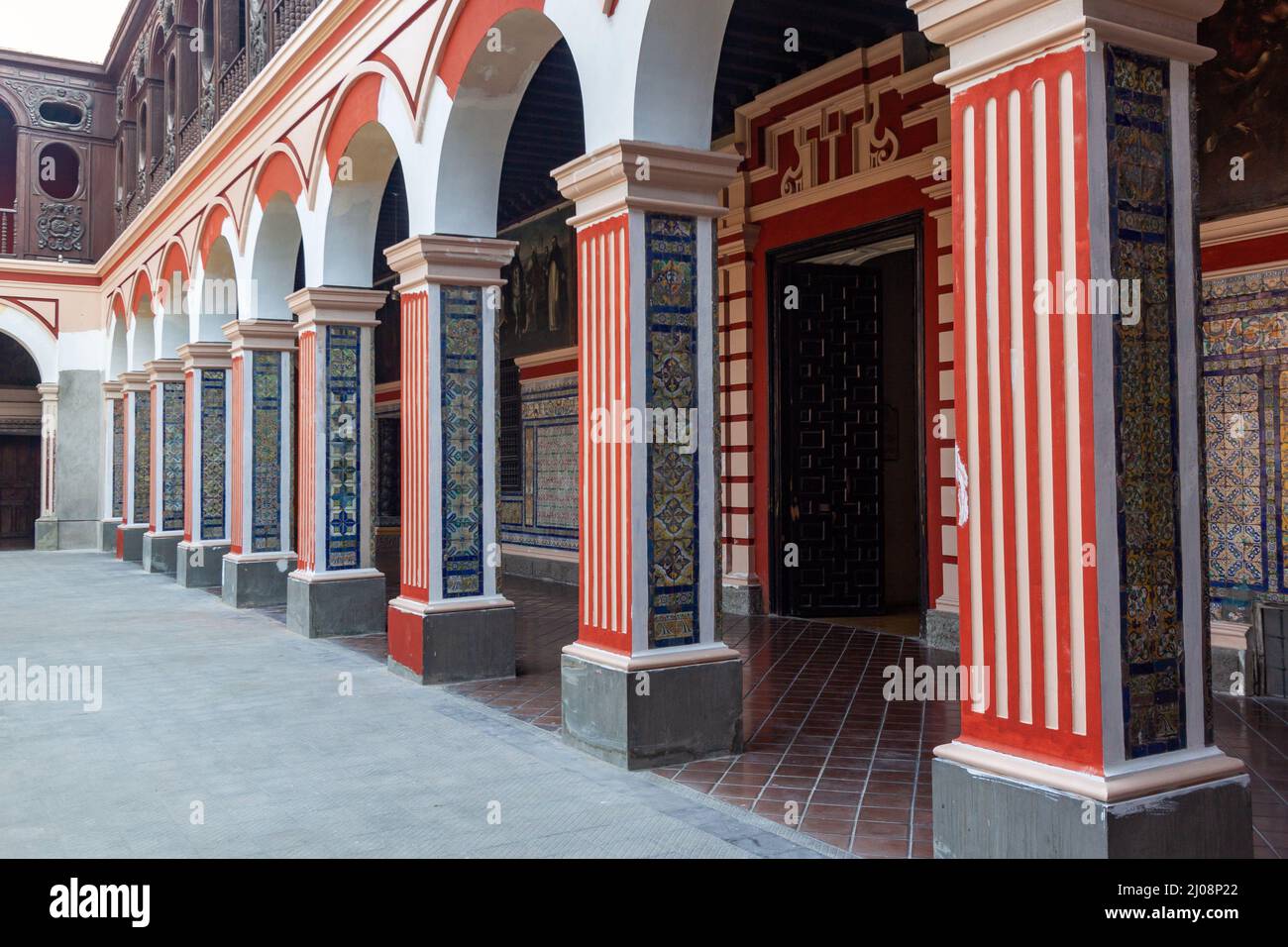 Courtyard of Santo Domingo convent in downtown Lima, Peru Stock Photo ...
