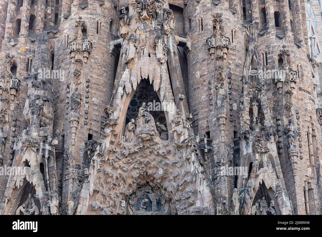 BASILICA i TEMPLE EXPIATORI de la SAGRADA FAMILIA BARCELONA SPAIN THE NATIVITY FACADE Stock ...