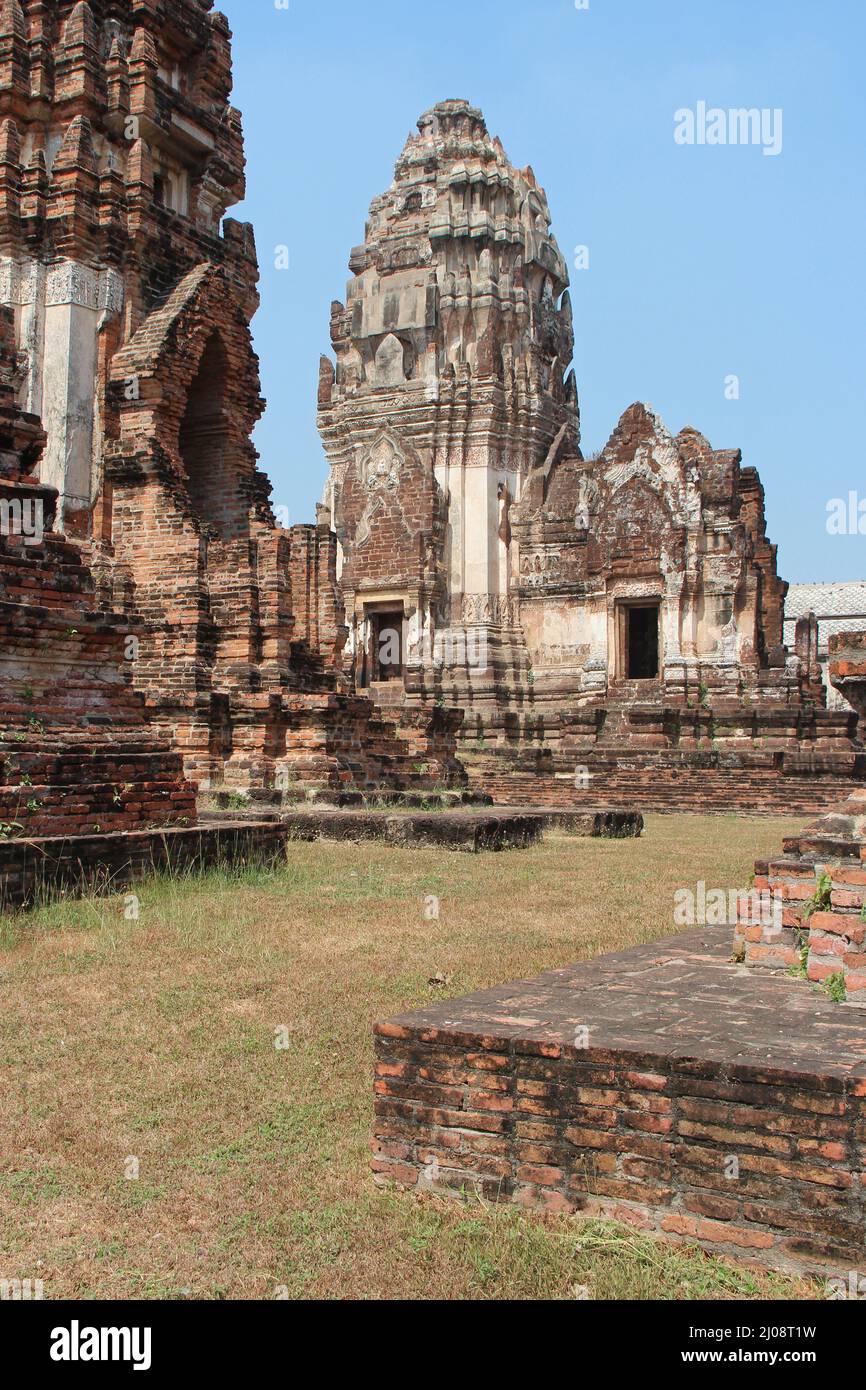 ruined buddhist temple (Wat Phra Si Rattana Mahathat) - Lopburi ...