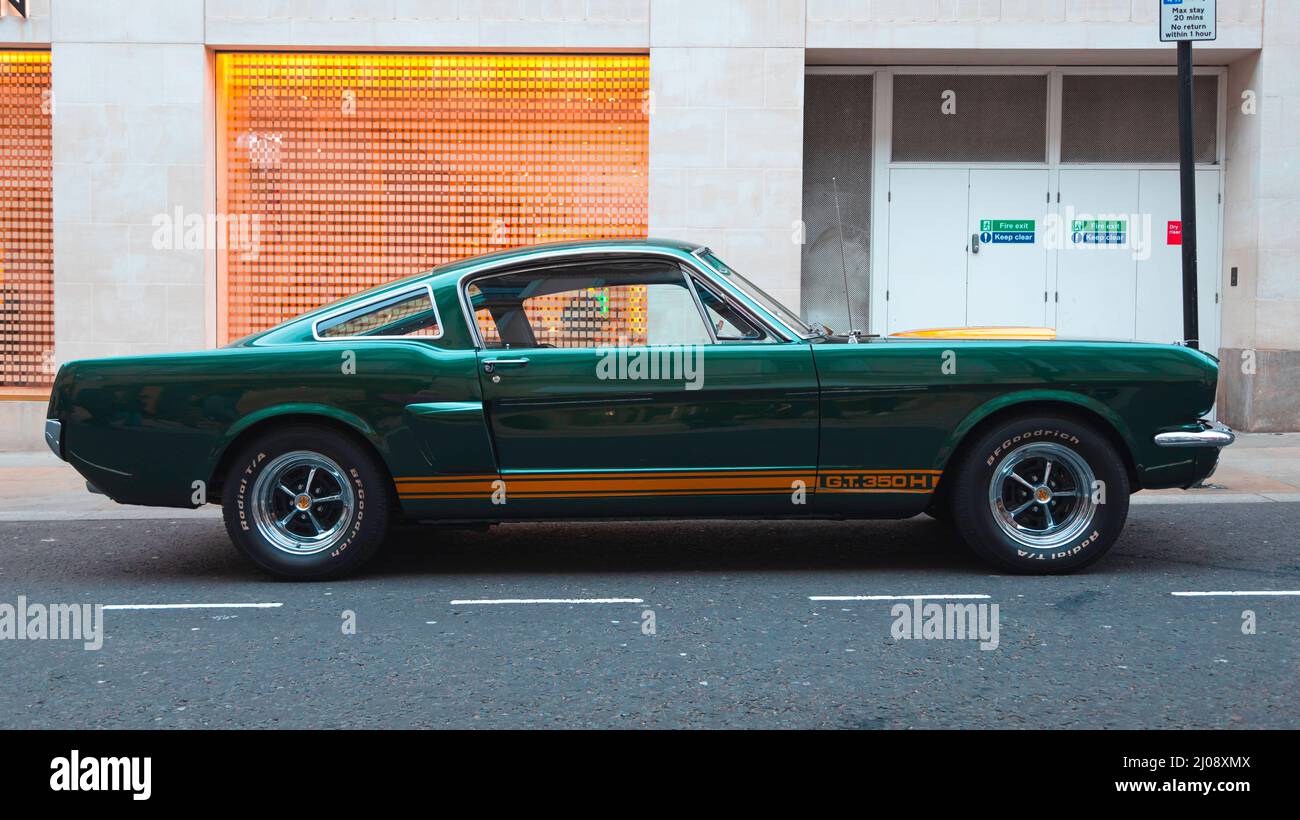 American car in the city of london hi-res stock photography and images ...