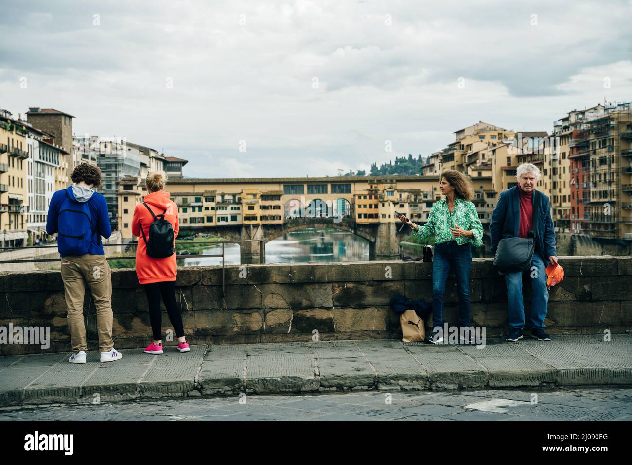 Panoramic view of Ponte Santa Trinita in Florence, italy - dec, 2021 ...