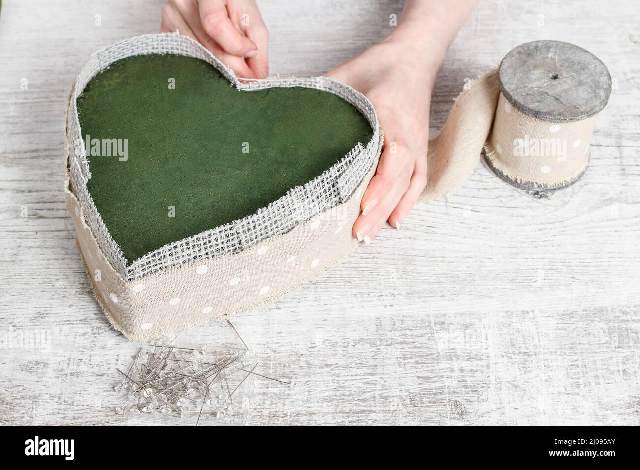 How to make floral arrangement for Grandparents Day tutorial. Party ...