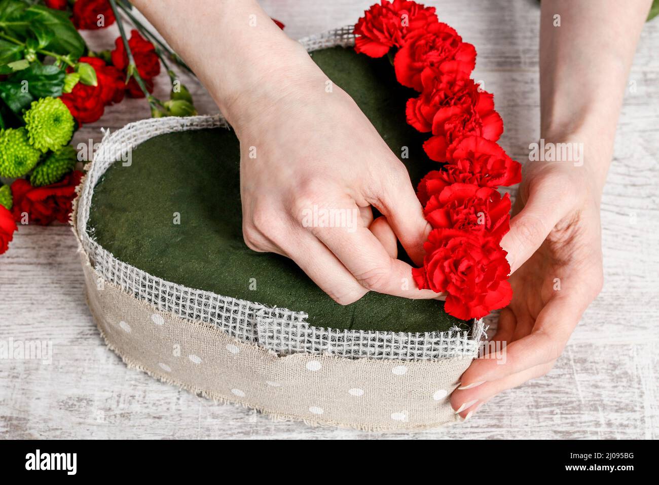 How to make floral arrangement for Grandparents Day tutorial. Party ...