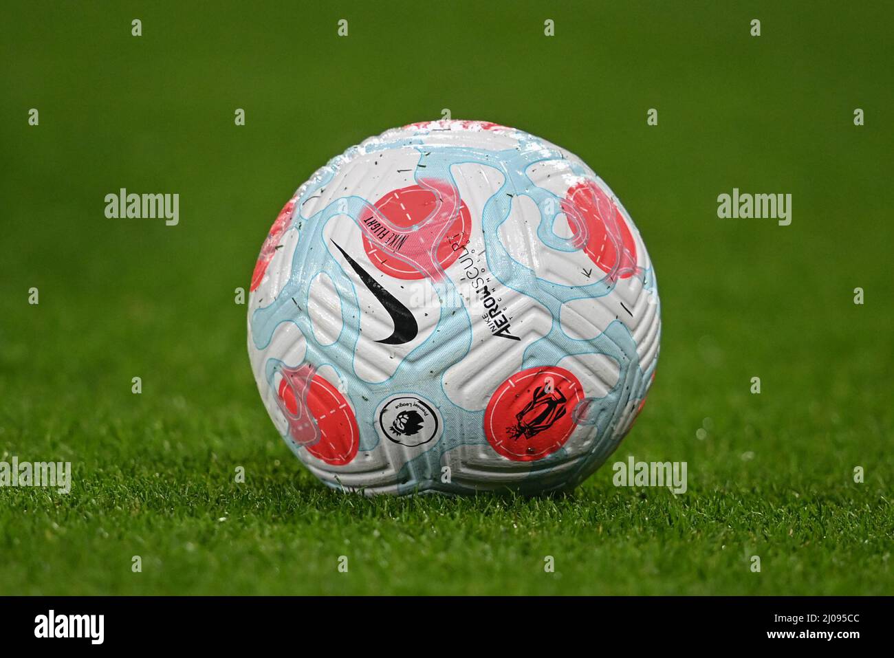 Nike AeroSculpt Premier League match ball Stock Photo - Alamy
