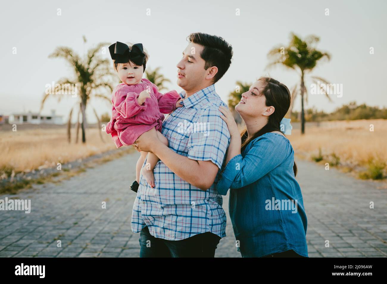 Mexican father and daughter hi-res stock photography and images - Alamy