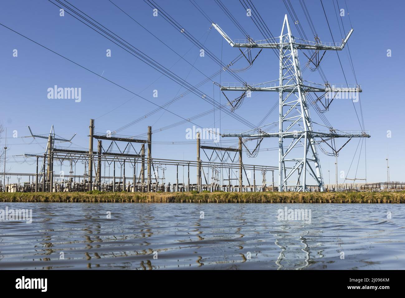 Hoogspanningsnet hi-res stock photography and images - Alamy